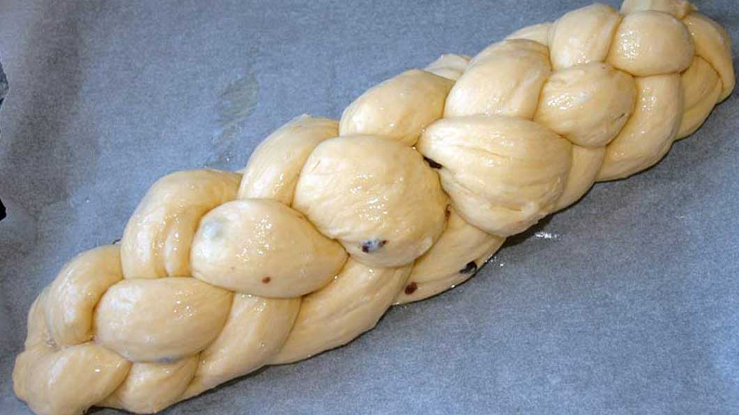 Allerheiligenstriezel Rezept - Germteig Striezel mit Flechtanleitung